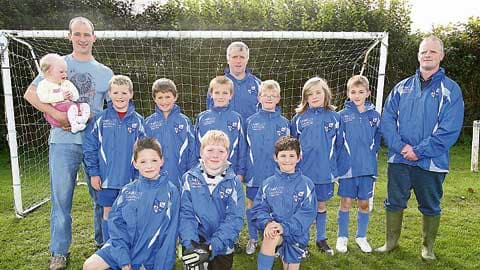 New tops for Camelford FC Under 11s | thepost.uk.com
