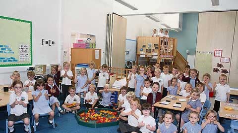 Stratton Primary School pupils give new classrooms the ‘thumbs up ...