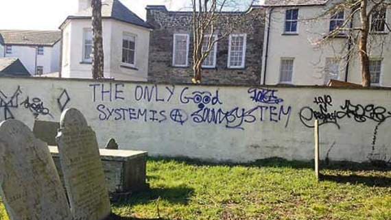 ‘Good samaritan’ thanked for painting over graffiti | thepost.uk.com ‘Good samaritan’ thanked for painting over graffiti | thepost.uk.com