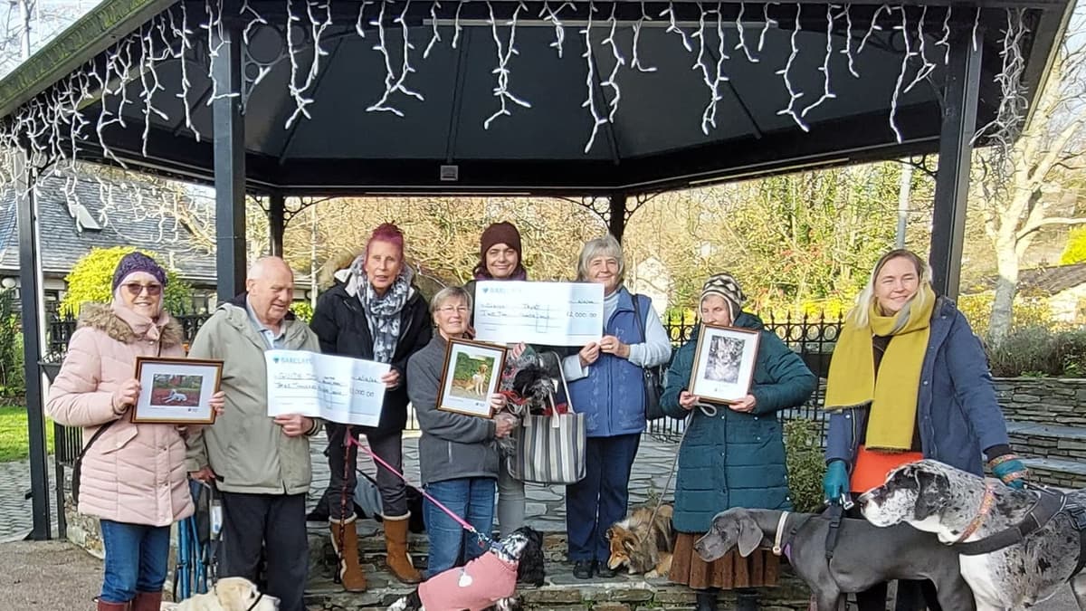 Thousands raised by Camelford dog trainers | thepost.uk.com