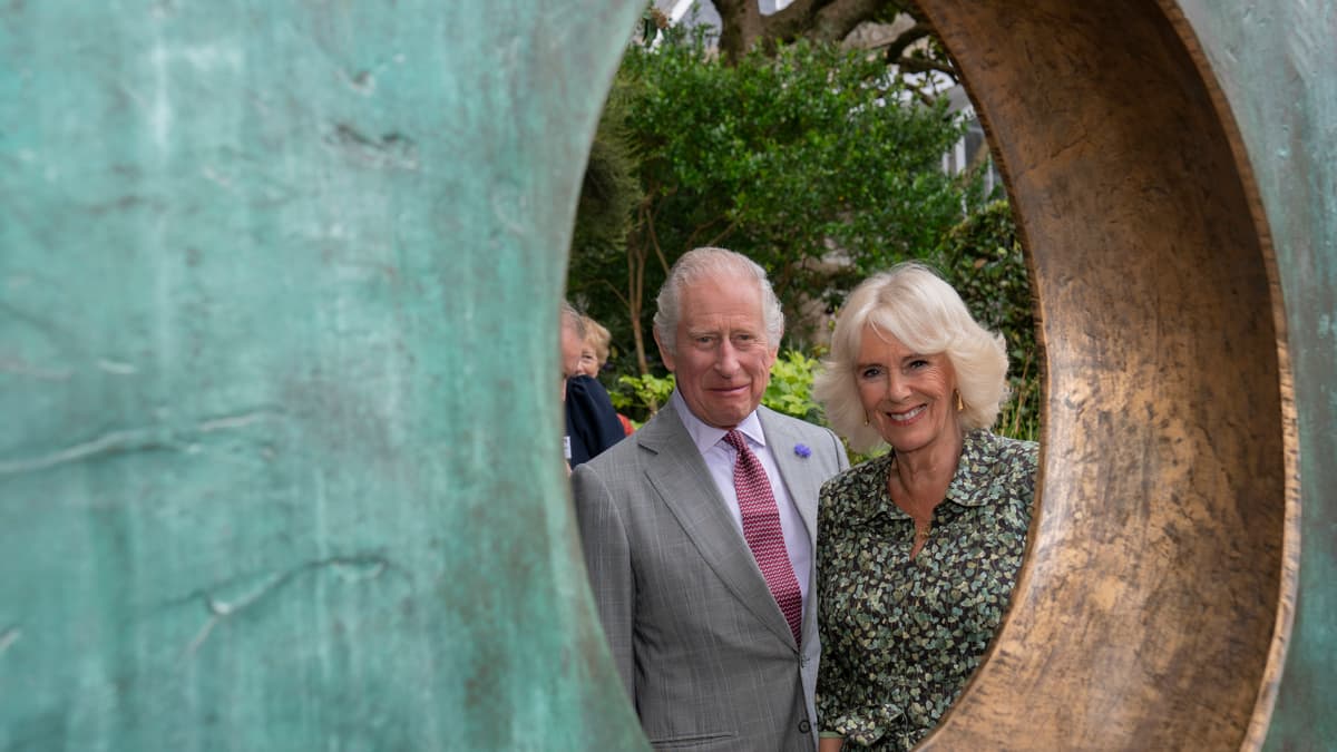 King and Queen thrill crowds on visit to St Ives | thepost.uk.com