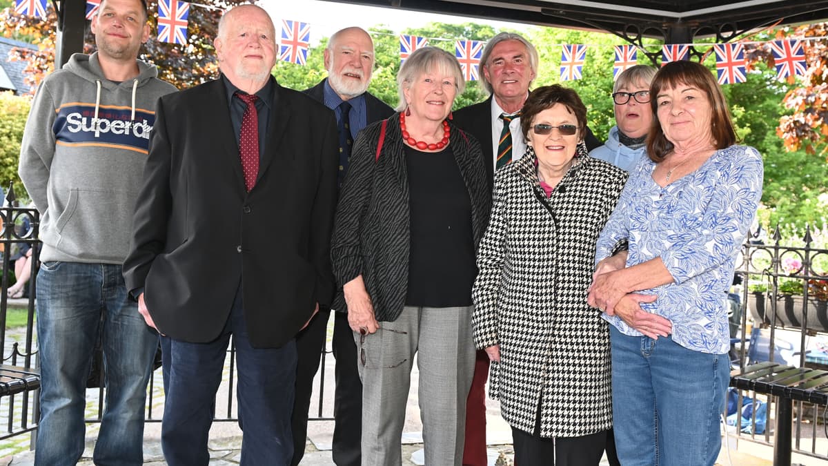 Town joins together to celebrate D-Day heroes 80 years on | thepost.uk.com