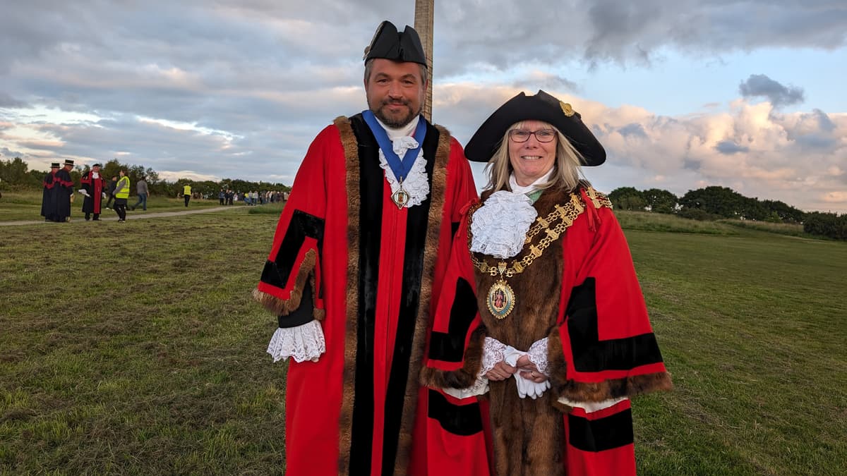 Council approve five-figure quote to repair historic mayoral chain ...